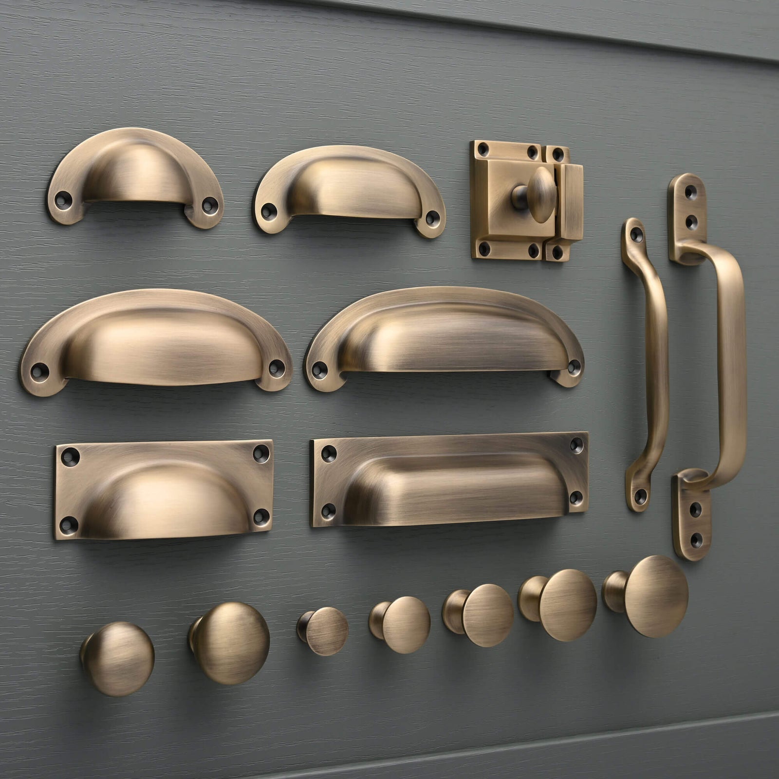 Classic Gallery Shelf Rail | Aged Brass – Yester Home